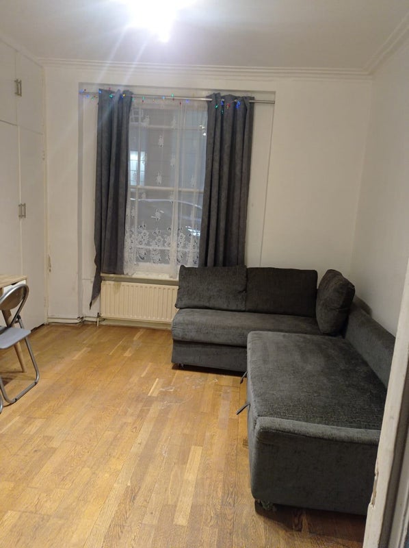 'SHORT LETSuperb Large studio flat with big Garden ' Room to Rent from ...