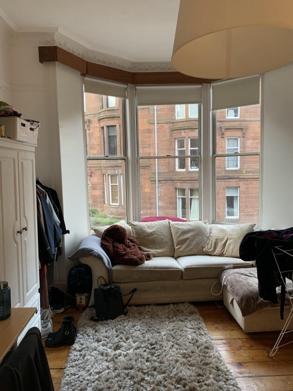 'Large tenement bedroom - West End/Partick' Room to Rent from SpareRoom