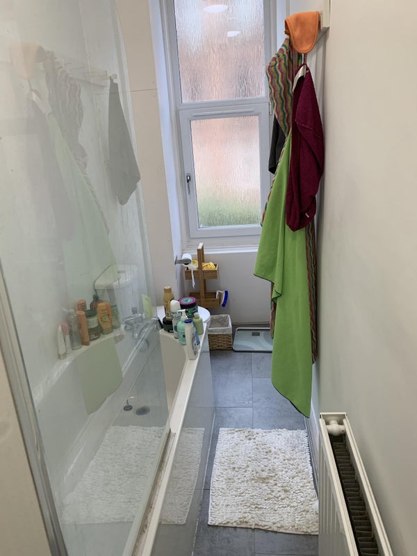 'Large tenement bedroom - West End/Partick' Room to Rent from SpareRoom