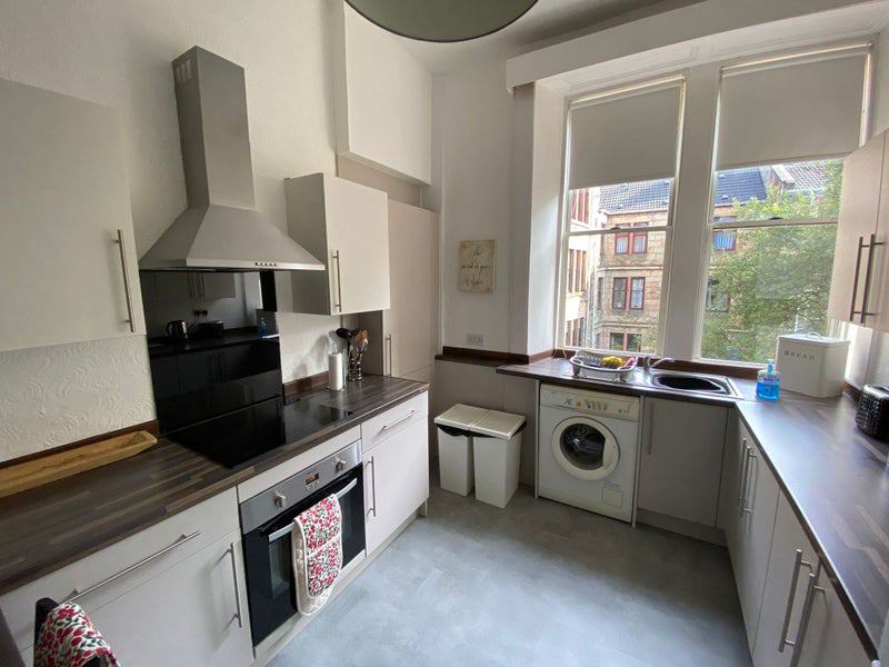 'Large tenement bedroom - West End/Partick' Room to Rent from SpareRoom