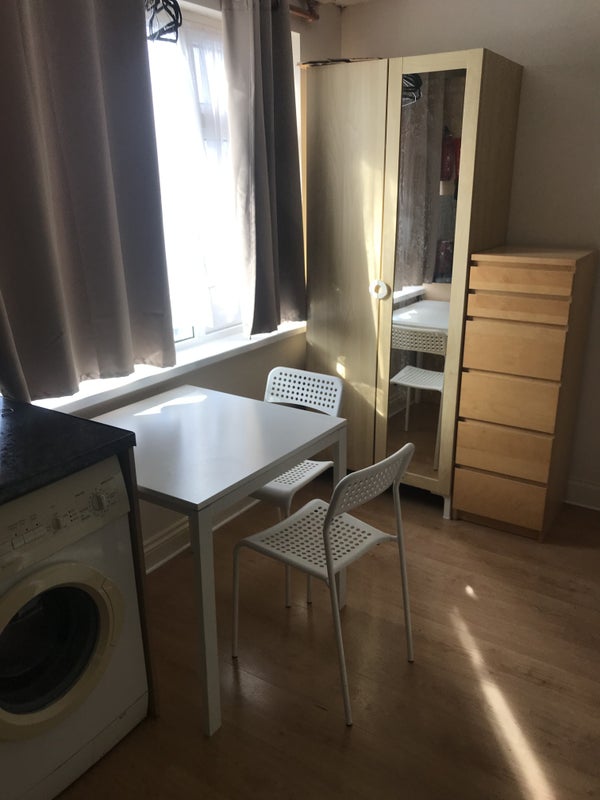 'Studio flat ' Room to Rent from SpareRoom