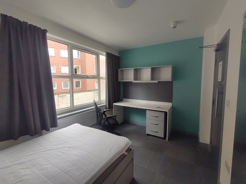 'Fully Furnished Double room In Student accomodatio' Room to Rent from ...