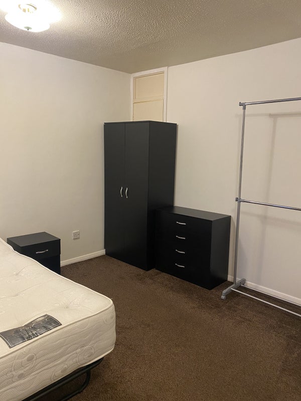 'Very large room for Single Tenant ' Room to Rent from SpareRoom