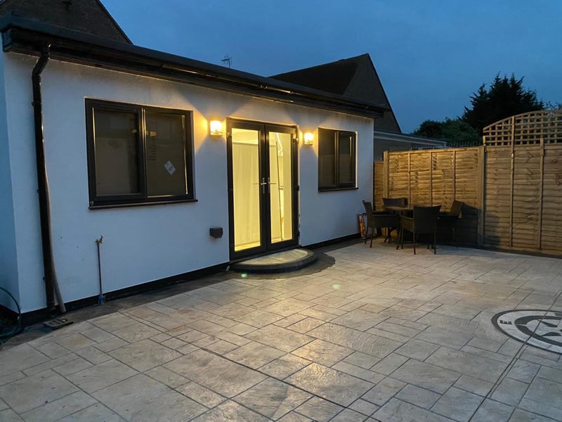 'Spacious & Large Studio Flat, Alpha Street South' Room to Rent from ...