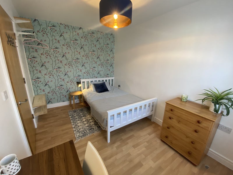 'Quiet single room close to town centre and station' Room to Rent from ...