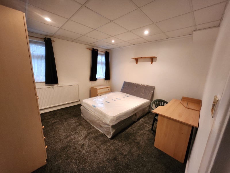 'Luxery Rooms Spacious Available To Rent Now!! ' Room to Rent from ...