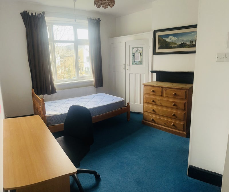 'Single en-suite room to rent in Brentford . ' Room to Rent from SpareRoom