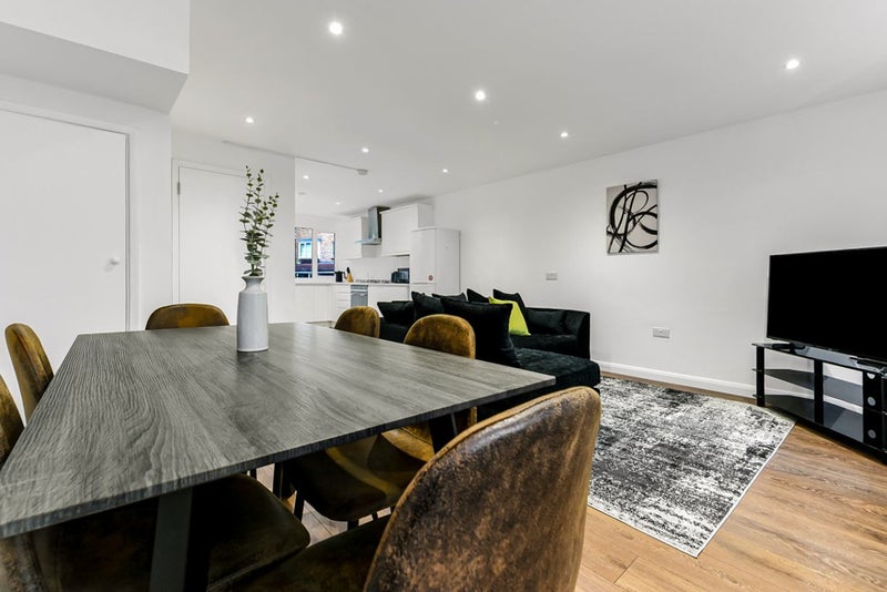 'En Suite Room in Beautiful House in Southfields' Room to Rent from ...
