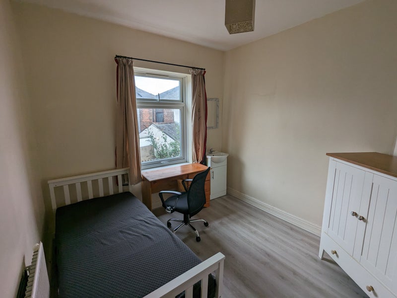 'Room To Let All bills Manchester Salford Uni' Room to Rent from SpareRoom
