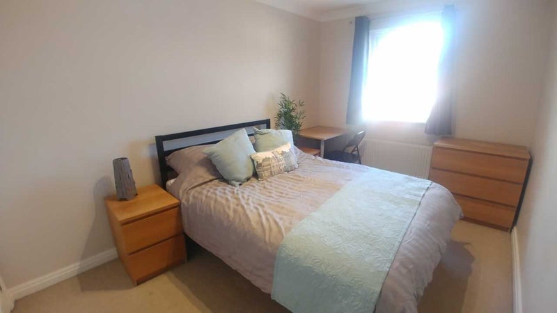 'Pleasant Room With Lots of Storage In Nice Area' Room to Rent from ...