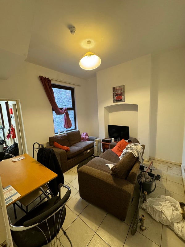 'Room available for Dunluce Avenue ' Room to Rent from SpareRoom