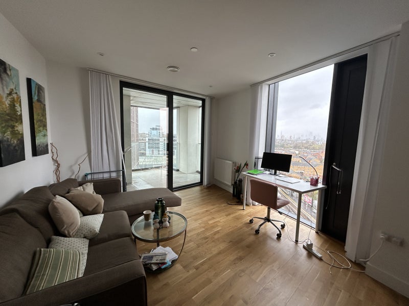 'Luxury Bedroom in 2b2b at Lewisham DLR' Room to Rent from SpareRoom