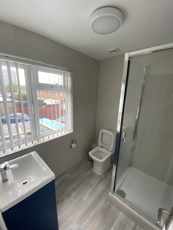 'LARGE En-suite double room for single occupancy' Room to Rent from ...