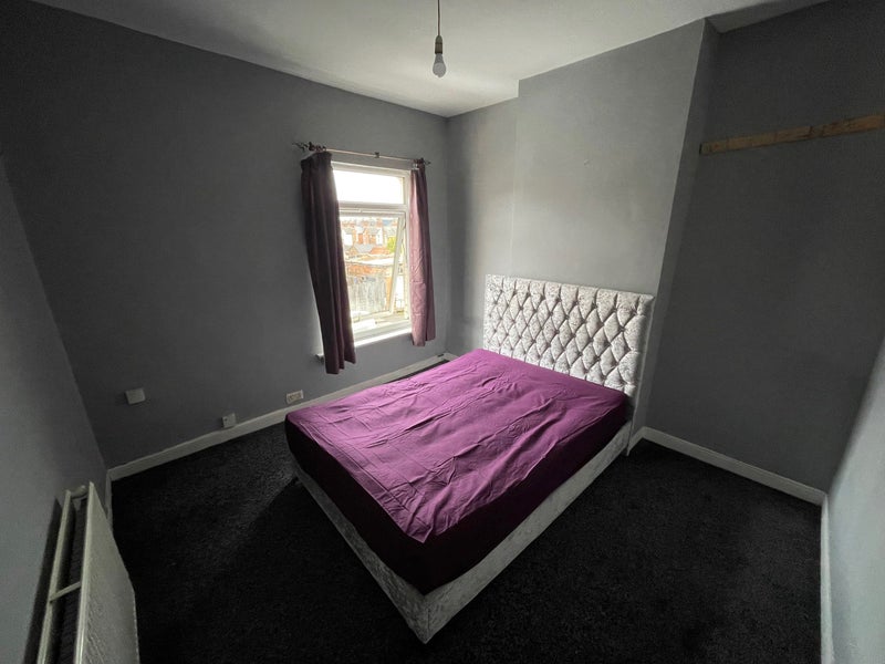 'Spacious Double Room Available' Room to Rent from SpareRoom