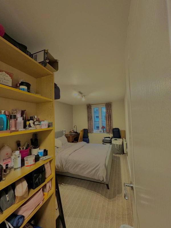 '1 Bedroom in a 3 bedroom flatshare' Room to Rent from SpareRoom