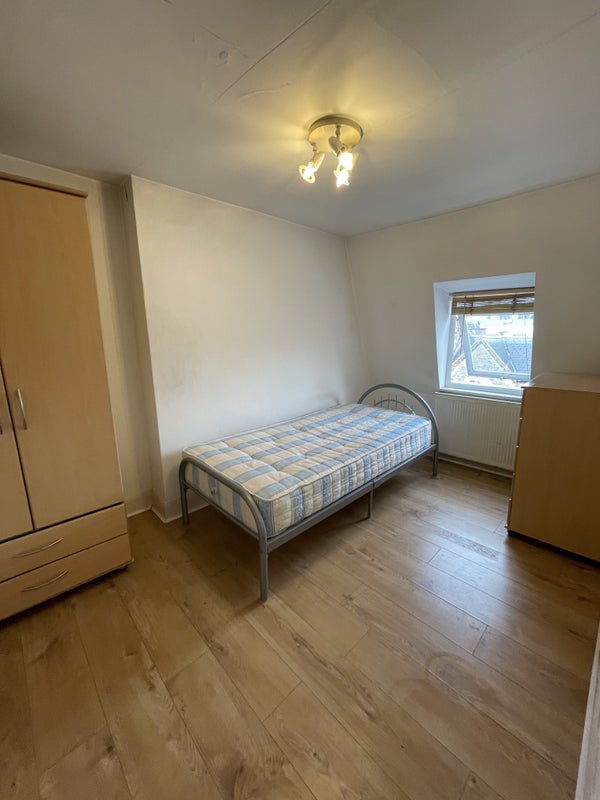 'Lovely single room/ perfect location /Hammersmith' Room to Rent from ...