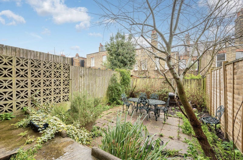 'Stunning 4 bed house in sought-after location' Room to Rent from SpareRoom