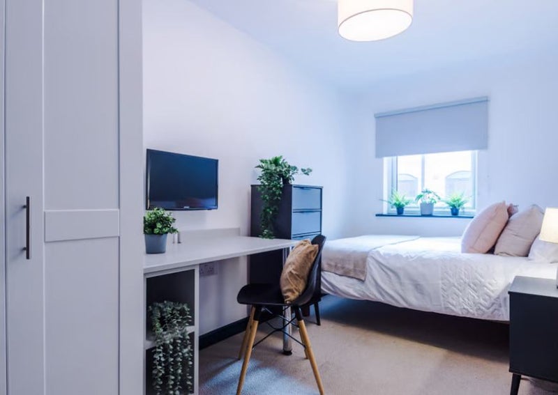 'Five Minute walk to DMU Campus!' Room to Rent from SpareRoom