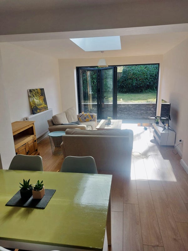 'Professional House Share - 8min walk from station' Room to Rent from ...