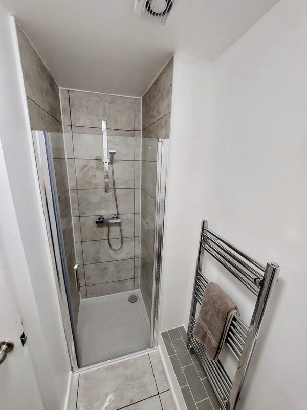 'Professional House Share - 8min walk from station' Room to Rent from ...