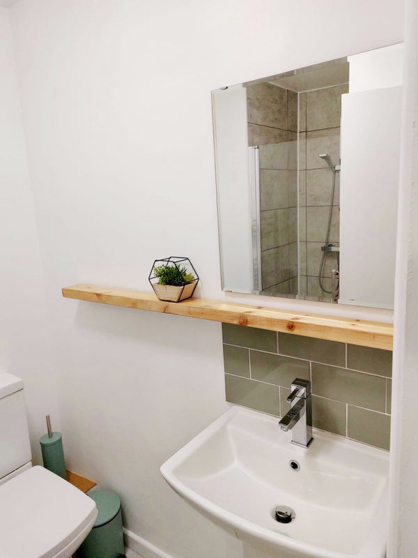 'Professional House Share - 8min walk from station' Room to Rent from ...