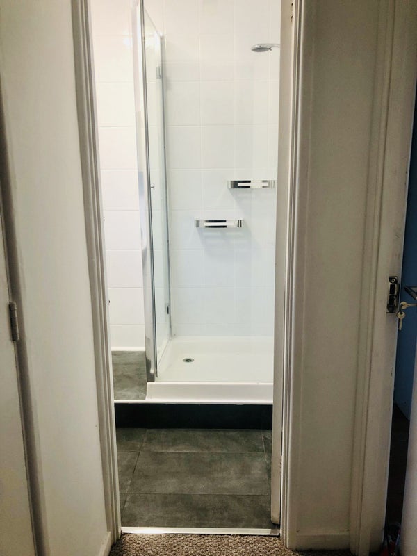 'Professional House Share - 8min walk from station' Room to Rent from ...