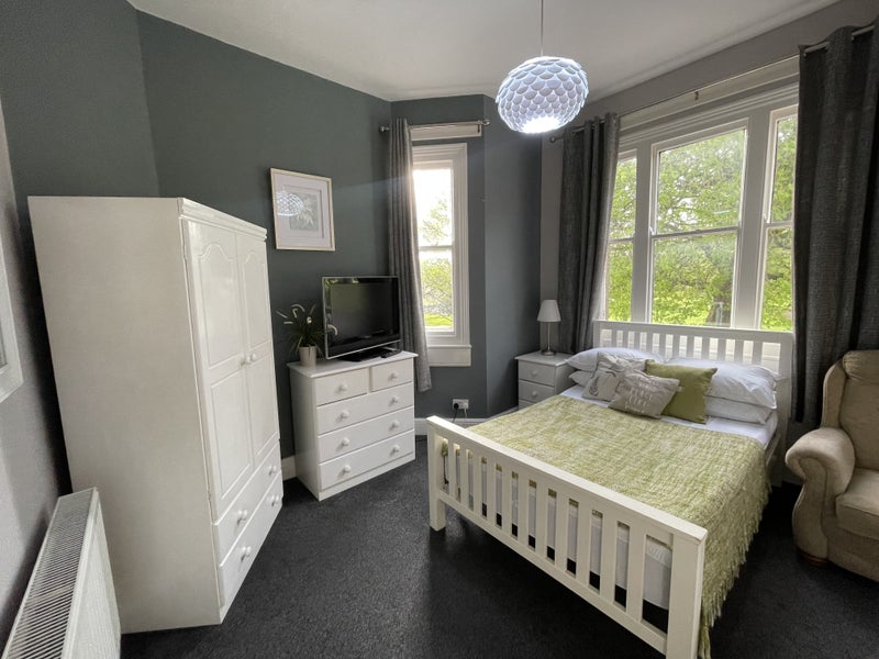 'Beautiful Room-Near Dudley Centre and Russel Hall' Room to Rent from ...