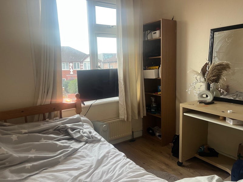 'Single room for student in fallowfield summer stay' Room to Rent from ...