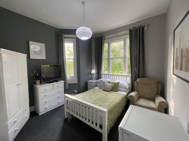 'Beautiful Room-Near Dudley Centre and Russel Hall' Room to Rent from ...