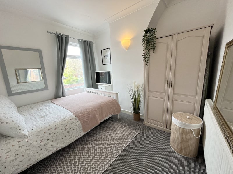 'Double room for rent all bills included' Room to Rent from SpareRoom