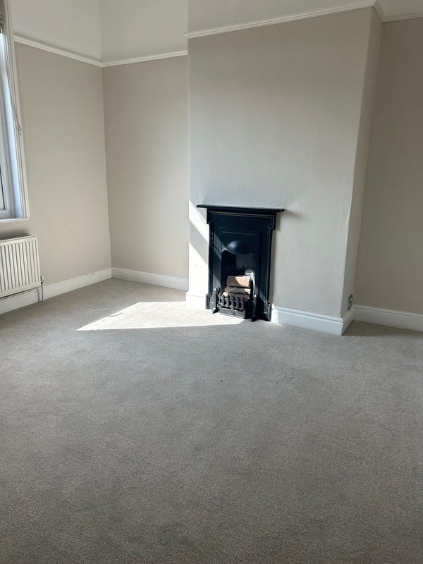 'Young Professional Looking for Housemate ' Room to Rent from SpareRoom