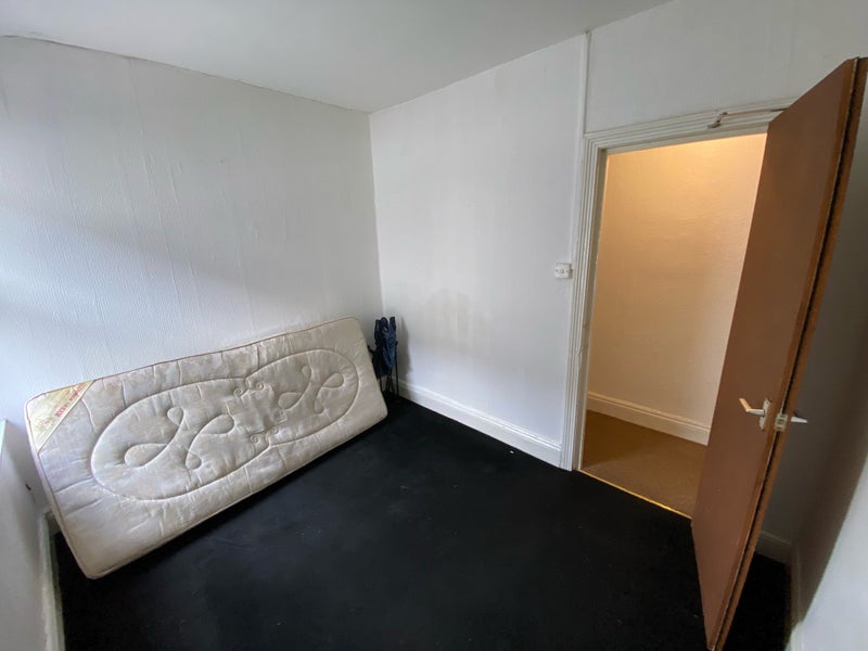 'One room to rent in splott 400 all bills included' Room to Rent from ...