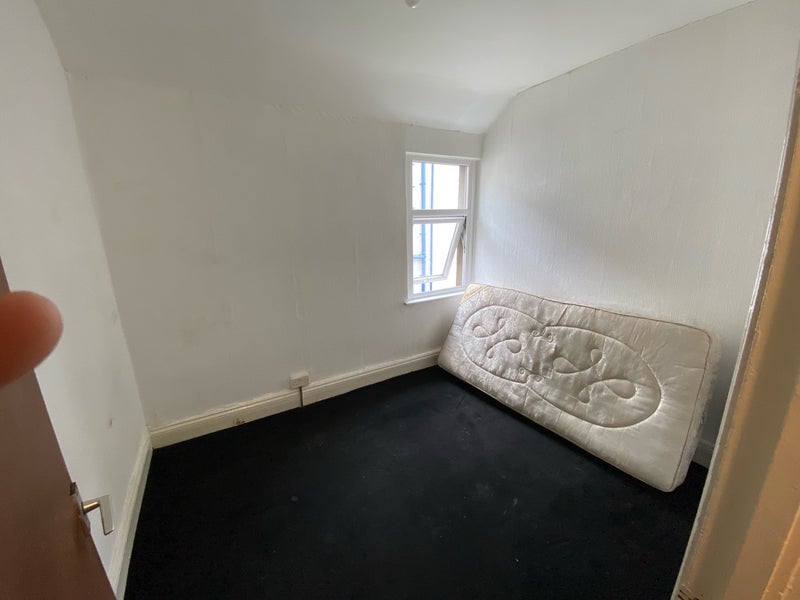 'One room to rent in splott 400 all bills included' Room to Rent from ...