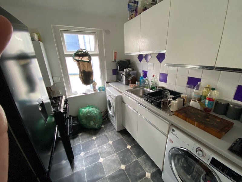 'One room to rent in splott 400 all bills included' Room to Rent from ...