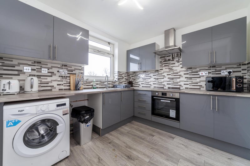 '🔥Bright Double Steps from East Putney Station🔥 ' Room to Rent from ...