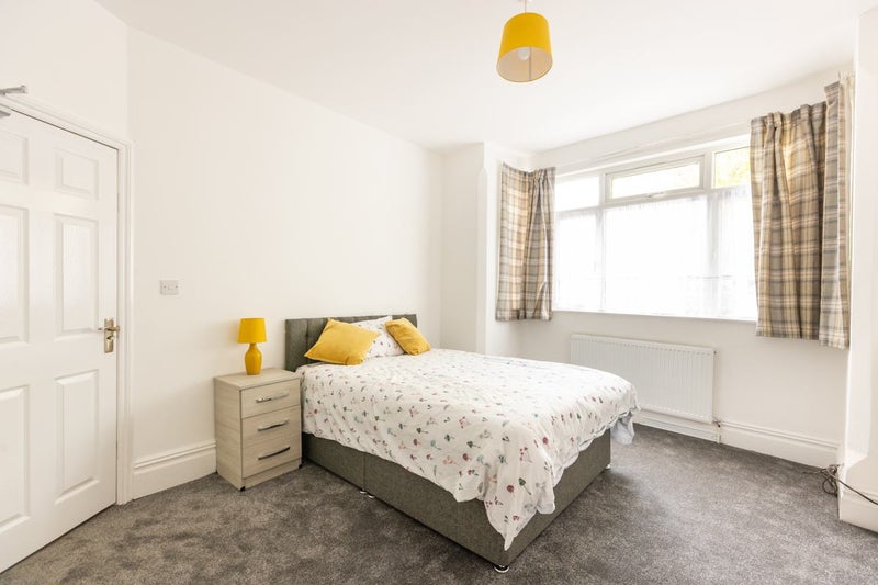 'Room only in a 6 bed luxury HMO nr Station' Room to Rent from SpareRoom