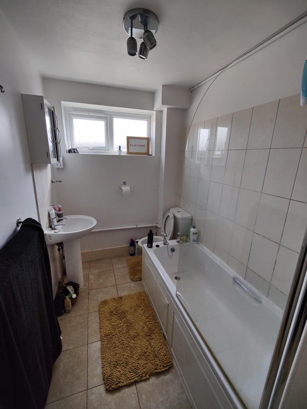 'Tranquil whole flat in Chorlton (nr Beech Rd)' Room to Rent from SpareRoom