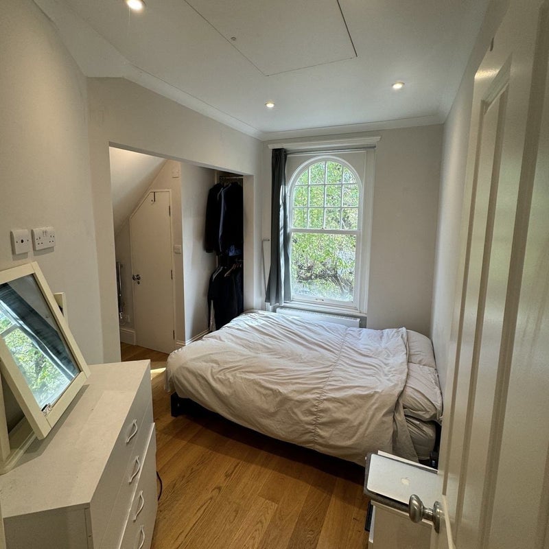 'Beautiful Double En-Suite in Desirable Brook Green' Room to Rent from ...