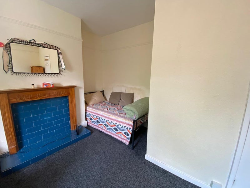 'Nice Furnished Room 10 Mins To Ctty Centre' Room to Rent from SpareRoom