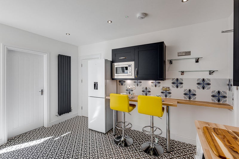 ' Fantastic Room With Ensuite & Kitchenette' Room to Rent from SpareRoom