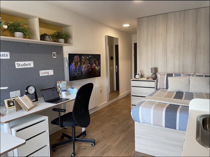 'Luxury double studio apartment (1 Double Bed*)' Room to Rent from ...