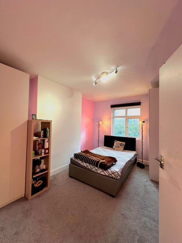 'Large shared Double Room to rent for 2 people' Room to Rent from SpareRoom