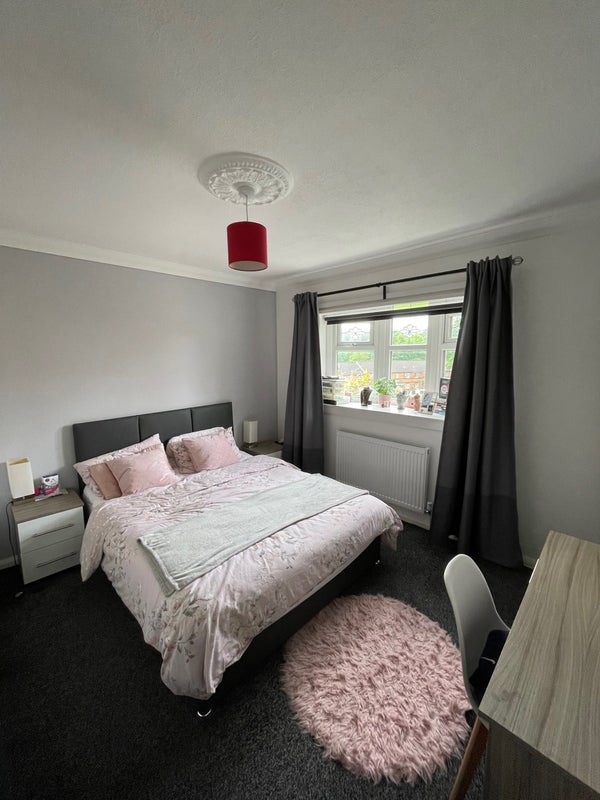 'Short-let room in a house in central manchester' Room to Rent from ...