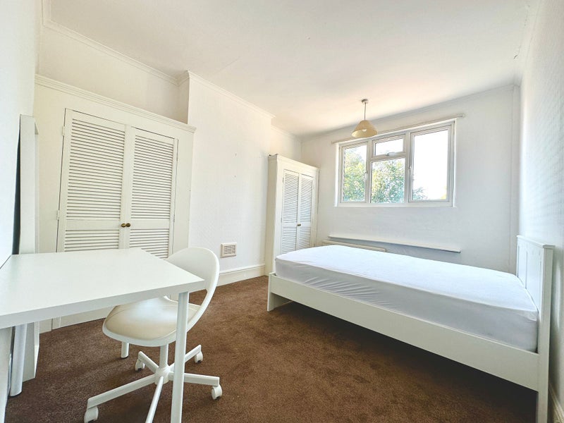 'Amazing Room in Amazing House' Room to Rent from SpareRoom