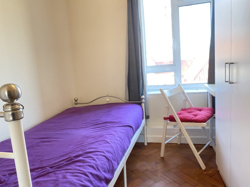 'Double Room For Single Occupancy All Bills Inc.' Room to Rent from ...