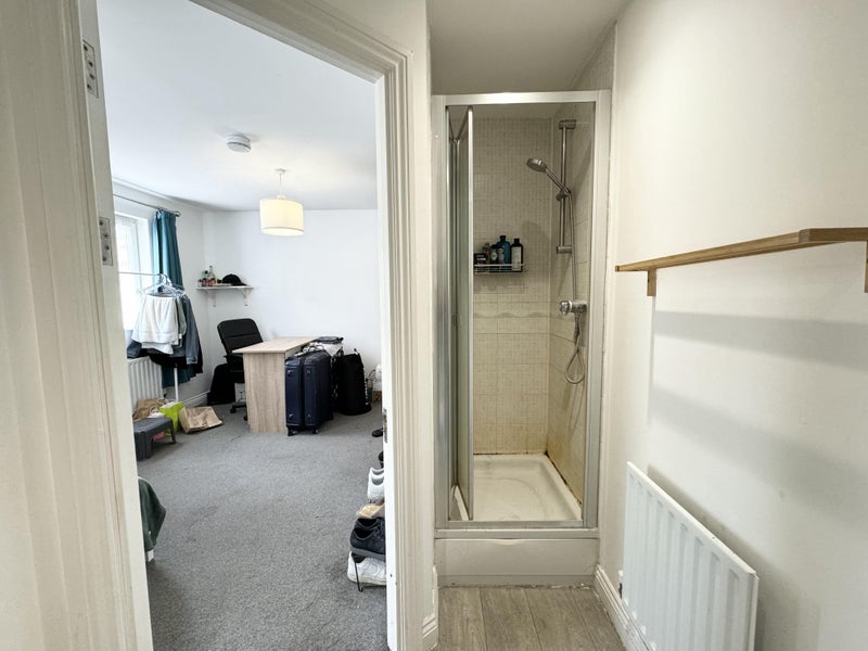 'Double En-Suite Room - Available Now!' Room to Rent from SpareRoom