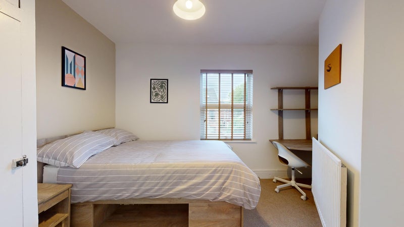 'Rooms In Shared House Available To Professionals' Room to Rent from ...