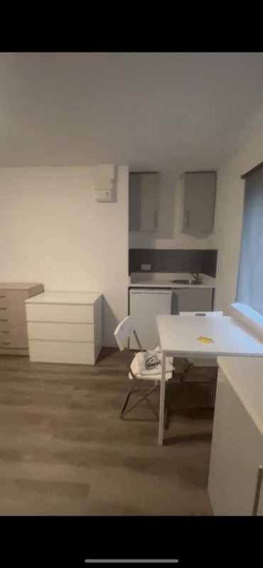 'Large studio flat for rent in Cricklewood ' Room to Rent from SpareRoom