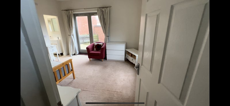 'Large Double bedroom 23m2 with en-suite bathroom' Room to Rent from ...