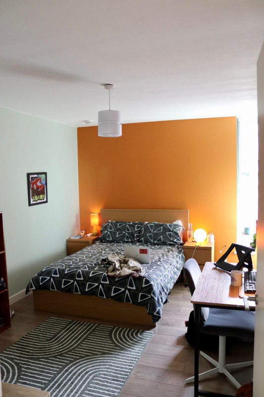 '4th Floor Double Room for Rent on Church Street' Room to Rent from ...